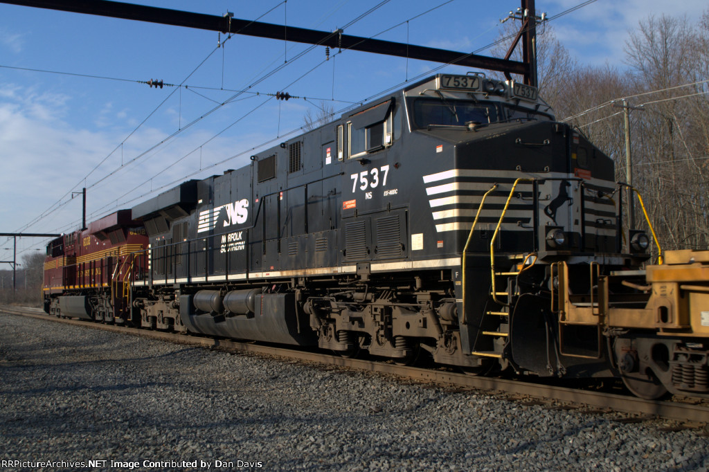 NS ES40DC 7537 and NS ES44AC 8102 "Pennsylvania" on the rear of B100-19/I5T